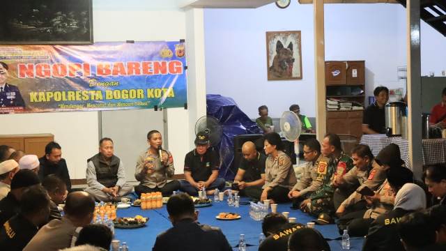 Dalmas Sat Sabhara polresta Bogor kota turut bantu pembersihan sampah ...