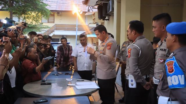 Viral Angkot Tabrak Pembatas Jalan Dan Melawan Arah Diamankan Satuan Lalu Lintas Polresta Bogor ...