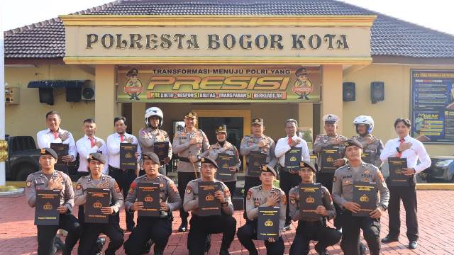 Kapolresta Bogor Kota Berikan Reward Kepada Anggota Yang Berprestasi ...
